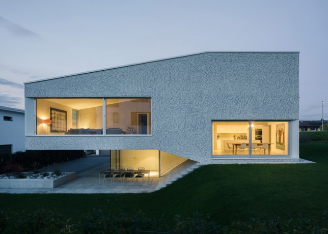 Split Level House By Kit Works With The Slope Of The Garden