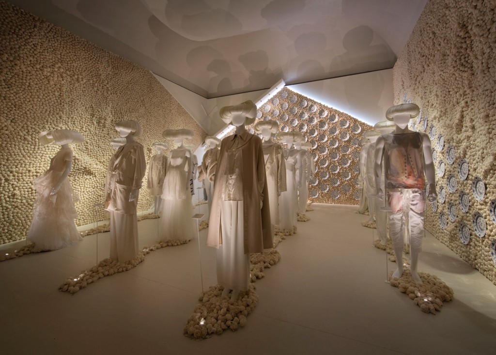 Utopian Bodies Exhibition Presents Futuristic Garments 5215
