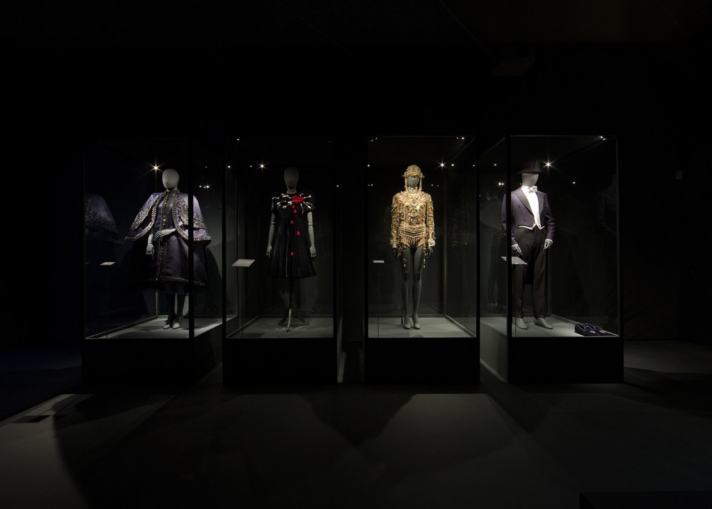 Utopian Bodies Exhibition Presents Futuristic Garments 4796
