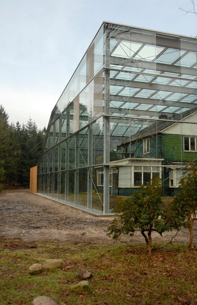 Oving Architecten shrouds concentration camp house in glass as a ...