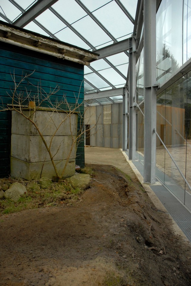 Oving Architecten shrouds concentration camp house in glass as a ...