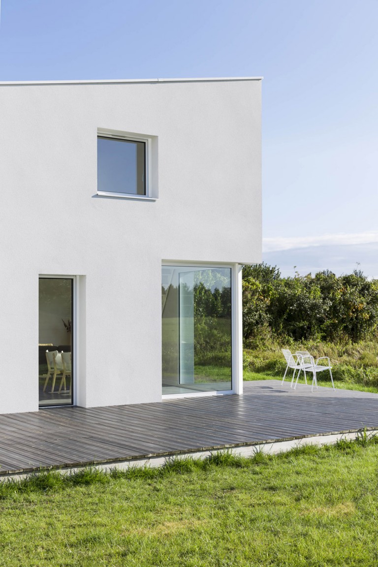 Bedroom Dreams: Square windows puncture Alireza Razavi's monolithic ...