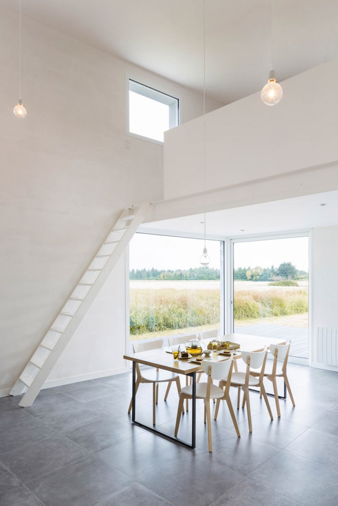 Bedroom Dreams: Square windows puncture Alireza Razavi's monolithic ...