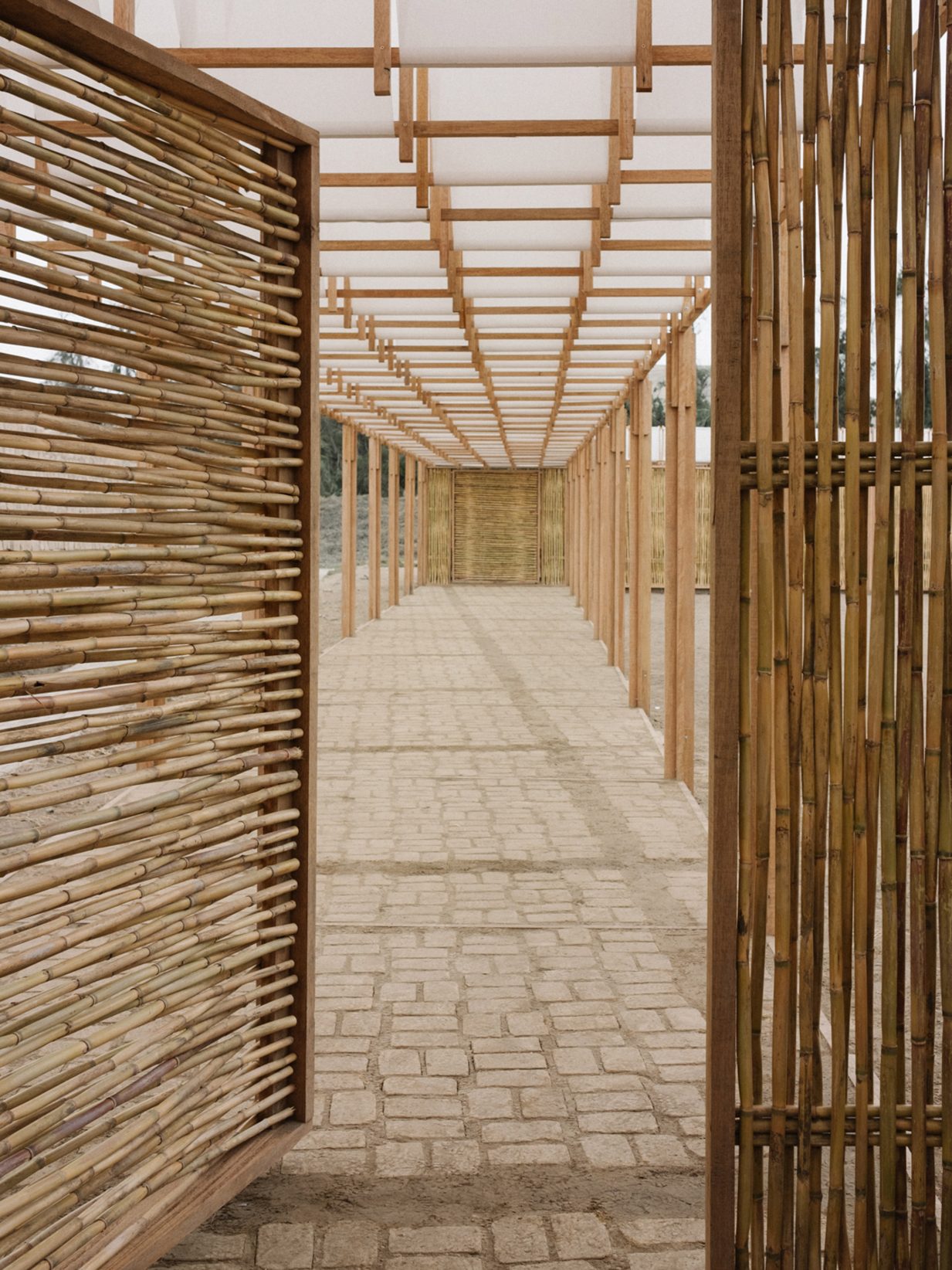 Students build woven pavilion to shade archaeologists in Peru's desert ...