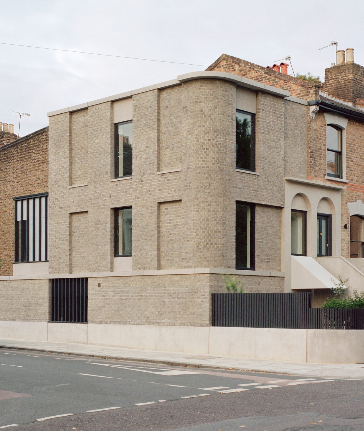 31/44 Architects updates the London terrace with Corner House