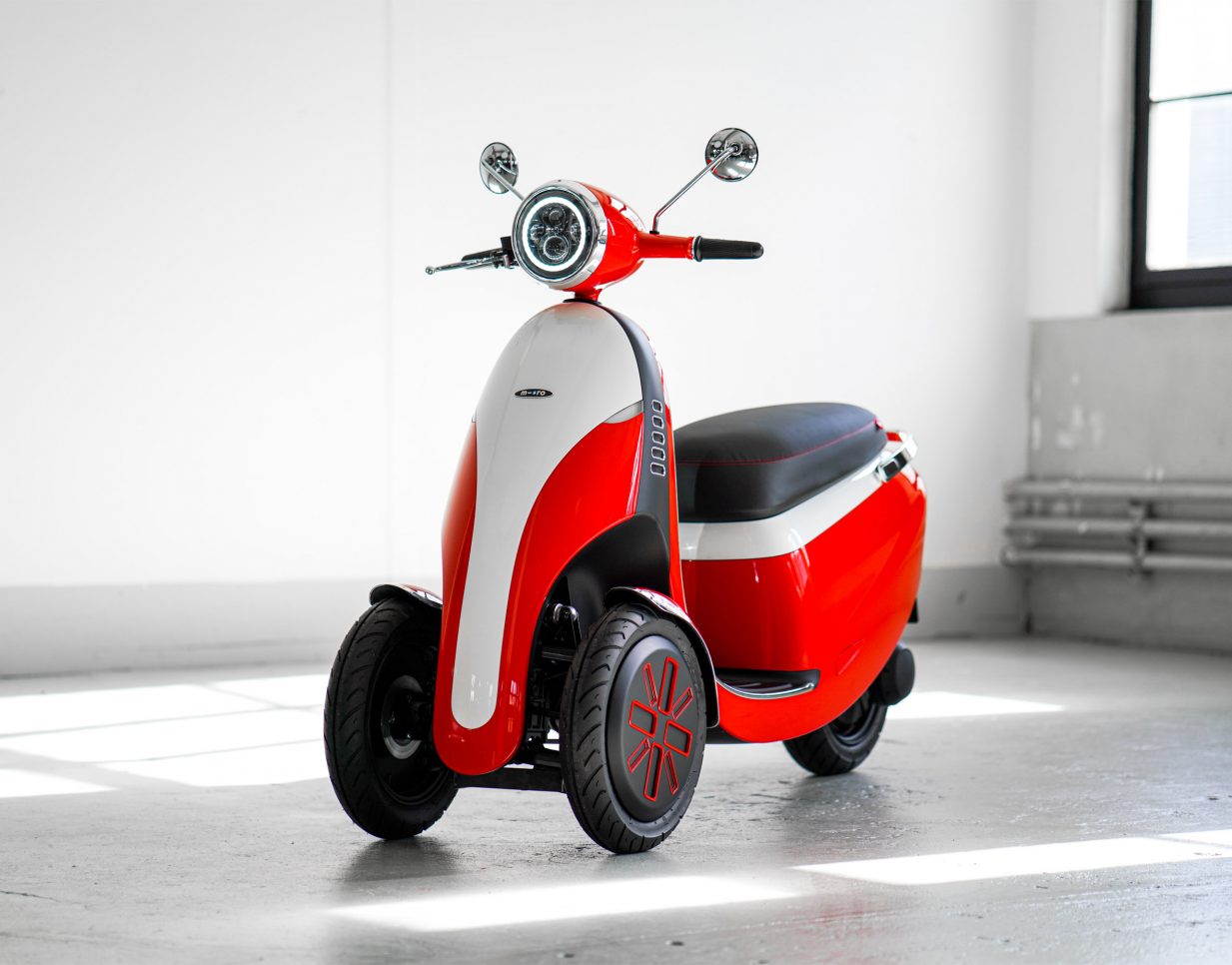 Micro unveils electric bubble car and three-wheeled e-scooter – Teslas Only
