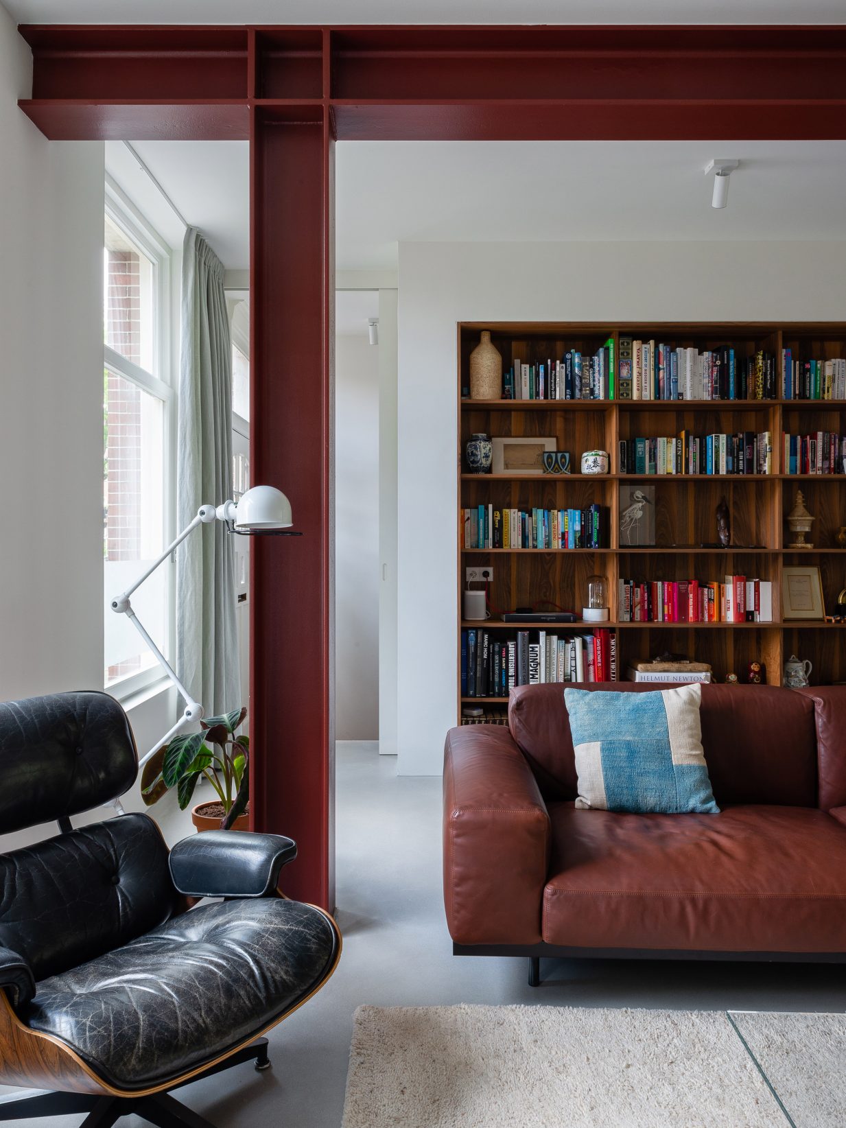 decmyk: Unknown Architects overhauls Amsterdam apartment with red steel ...