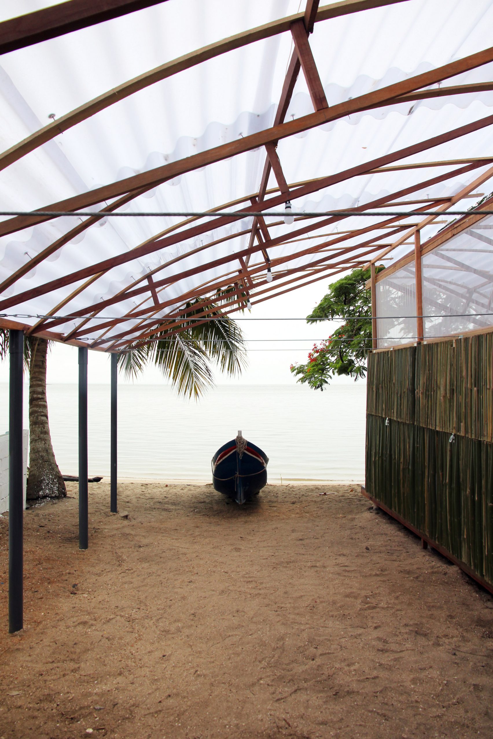 desymbol: Estudio Flume builds fisherman's kiosk with translucent roof ...