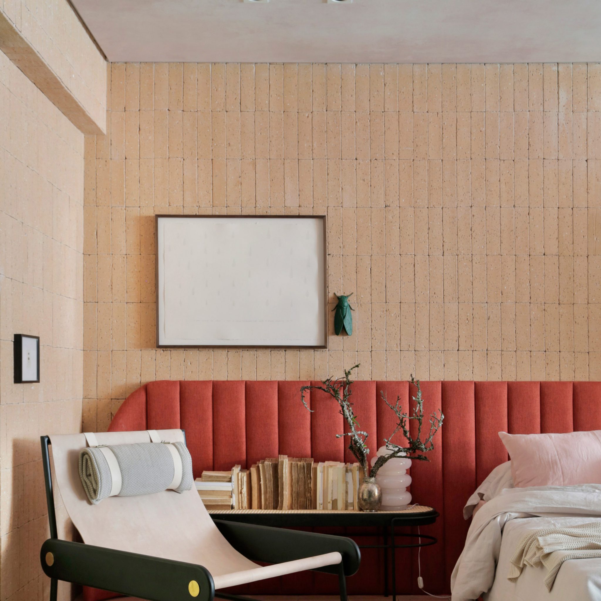 Seven bedrooms with eye-catching statement walls - Zarkon Group Real ...