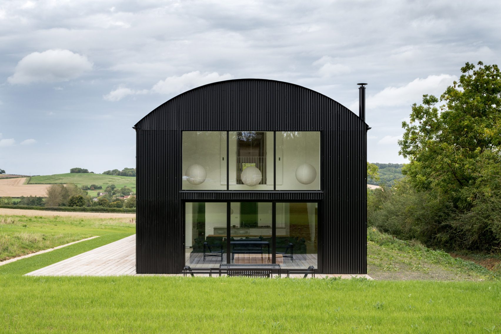 decmyk: Turner Works converts Cotswolds barn into creative retreat DUT18