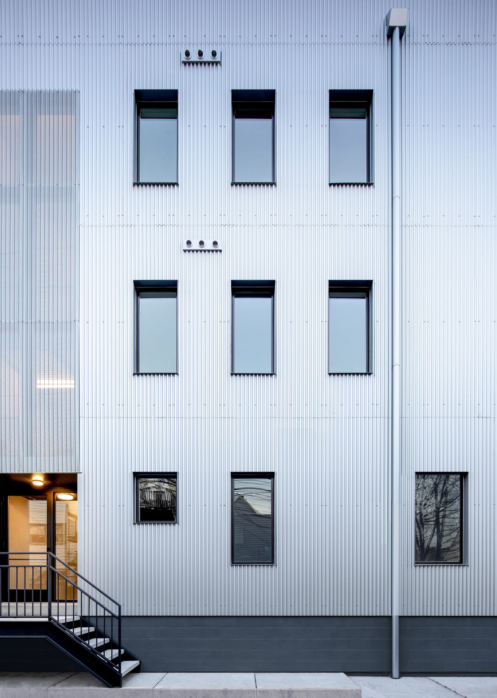 decmyk: Vladimir Radutny Architects wraps Chicago housing block in ...