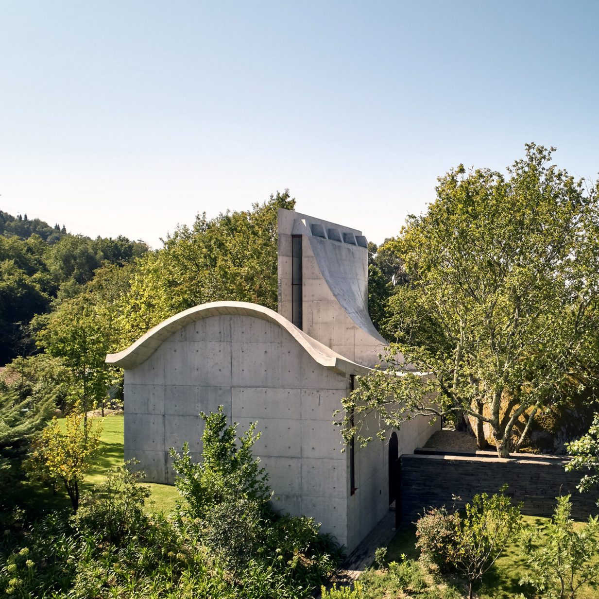 decmyk: Nicholas Burns nestles concrete chapel within grounds of ...