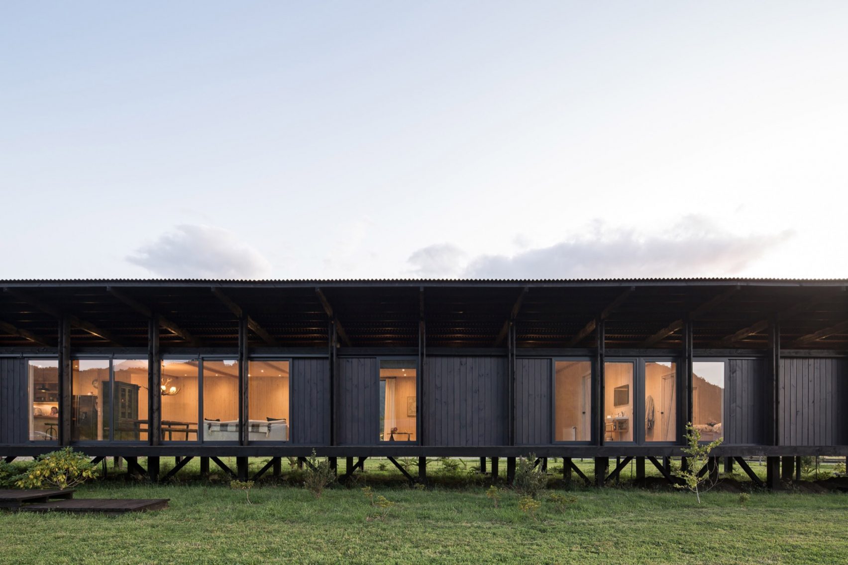 Max-A builds low-cost modular cabin overlooking Lake Ranco in Chile ...