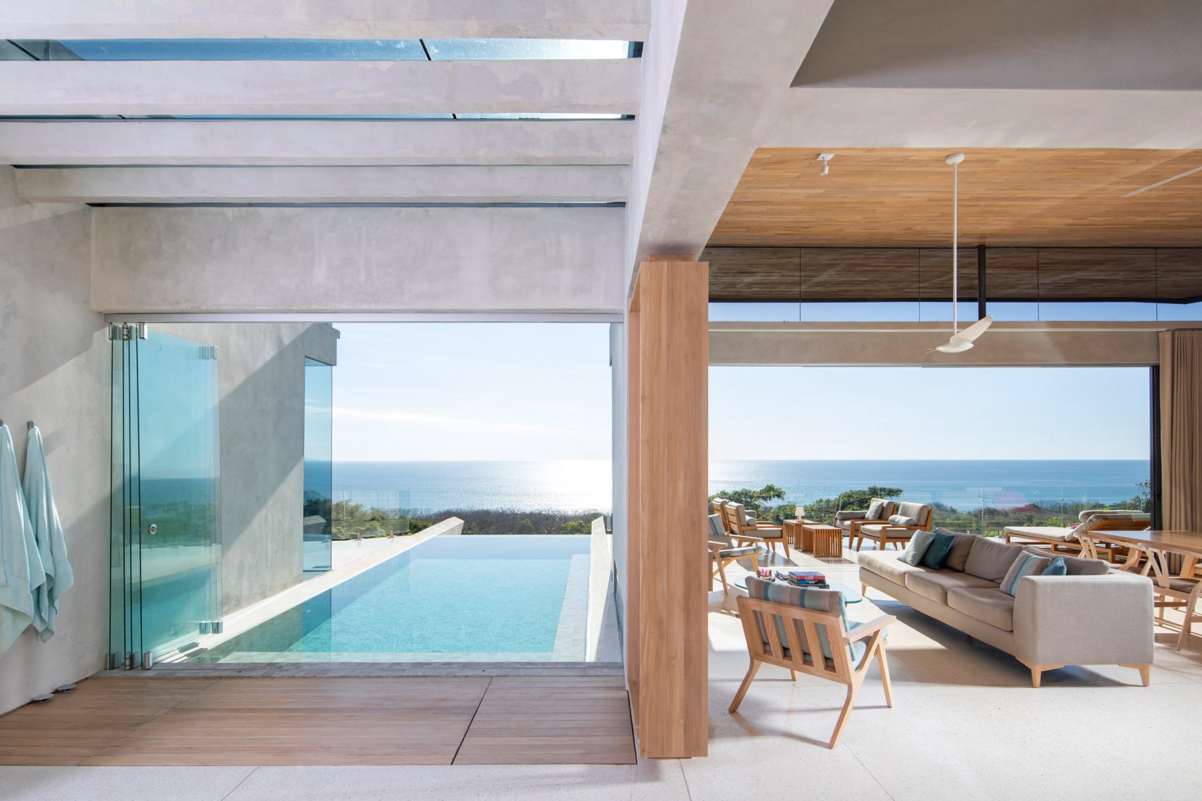 Eight relaxing beach houses with panoramic views