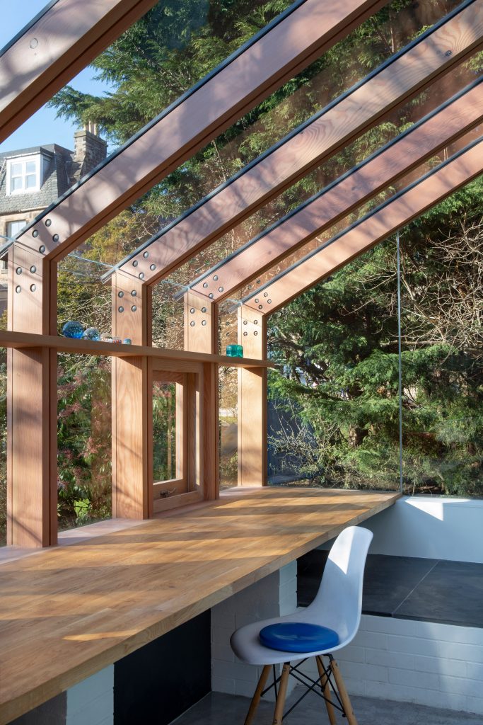 decmyk: WT Architecture's glass writer's studio creates "sense of being ...