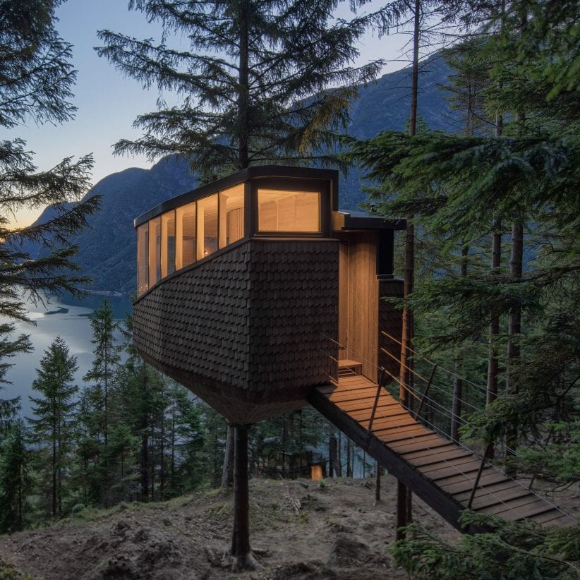 Slender pine slats wrap Evans Tree House in Arkansas by Modus Studio