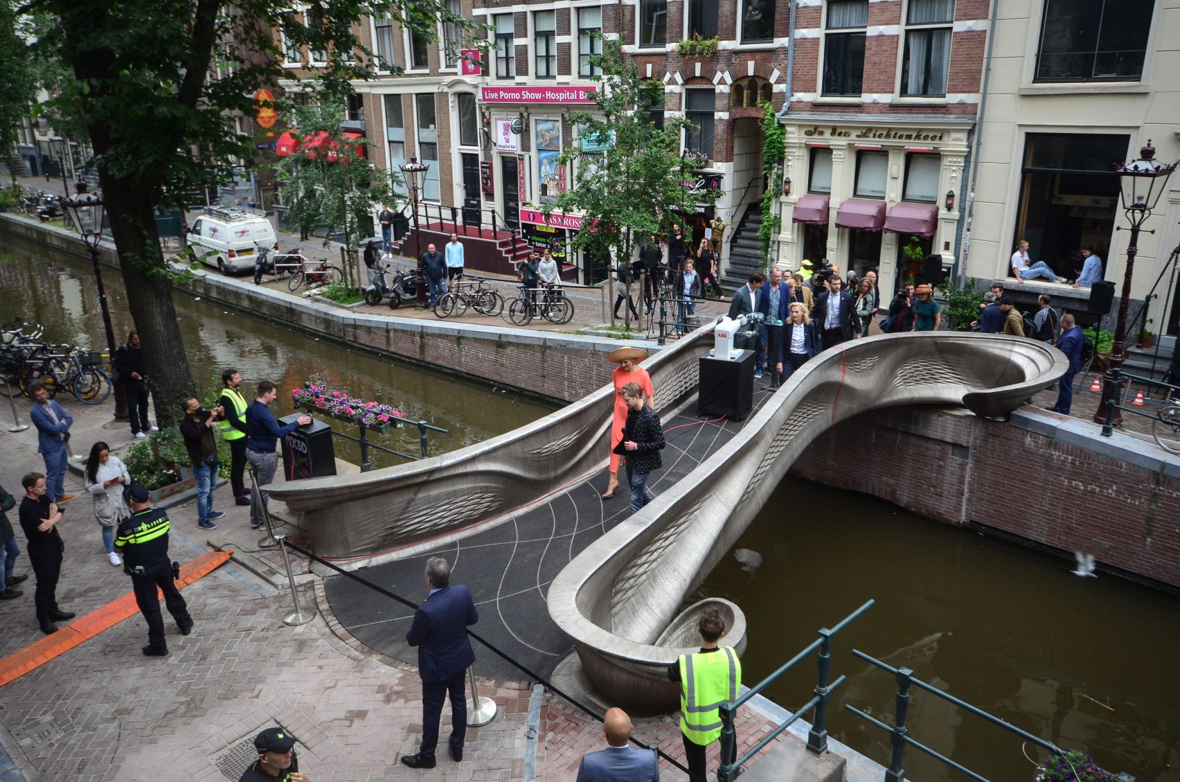 Long Awaited 3d Printed Stainless Steel Bridge Opens In Amsterdam