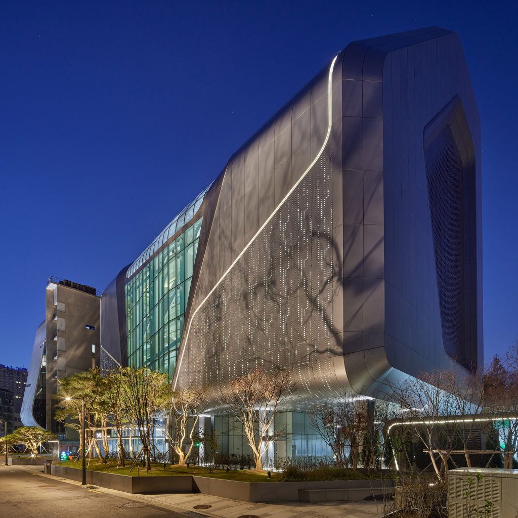 UNStudio unveils Huawei flagship store with "petal-like" facade ...