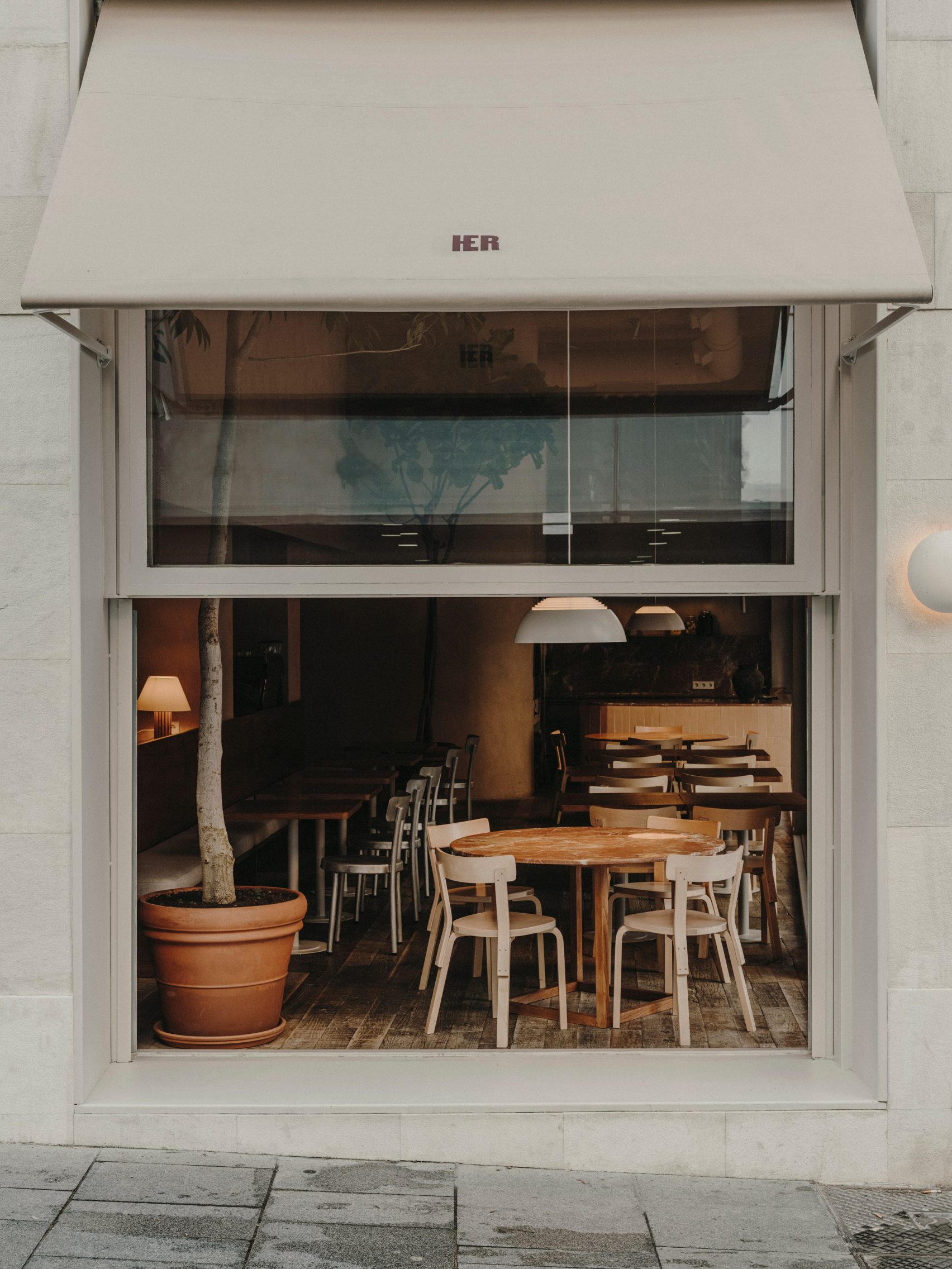 Plantea Estudio pairs rough textures and earthy tones in Madrid restaurant
