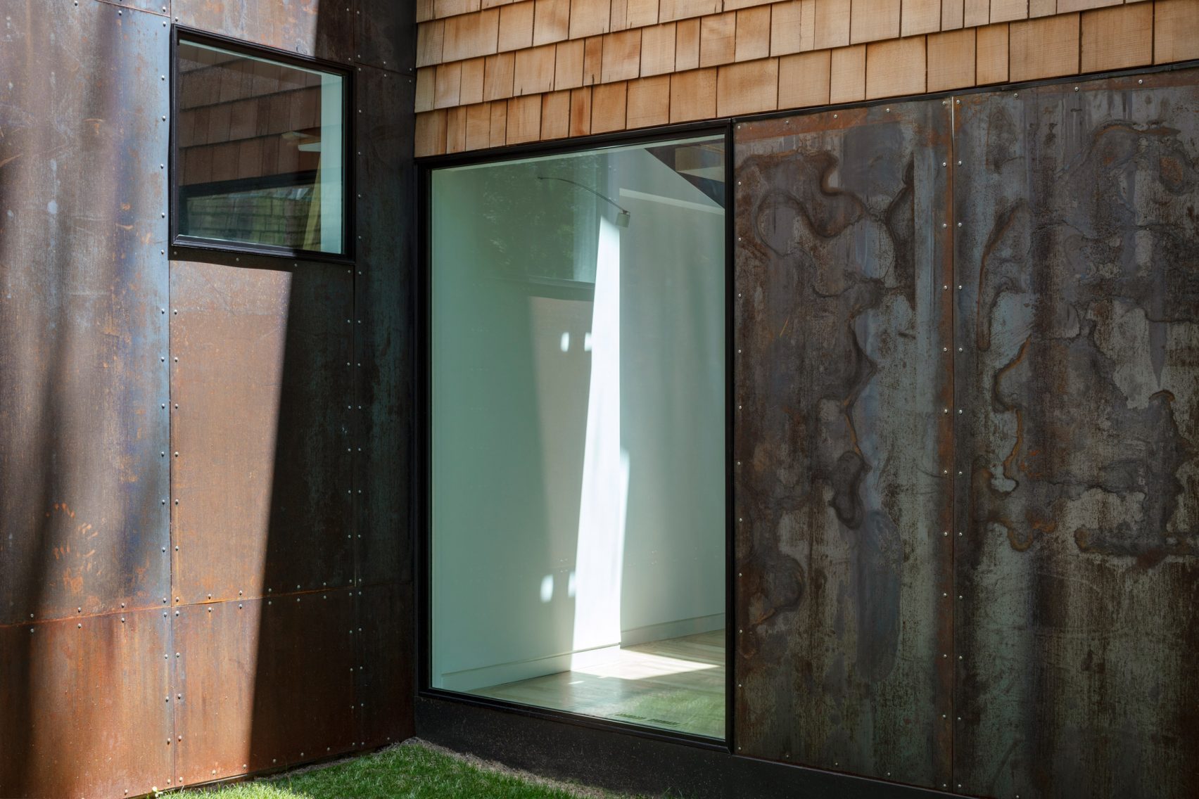 Colleen Healey ốp ngôi nhà ở Maryland đã được cải tạo bằng thép Corten ...