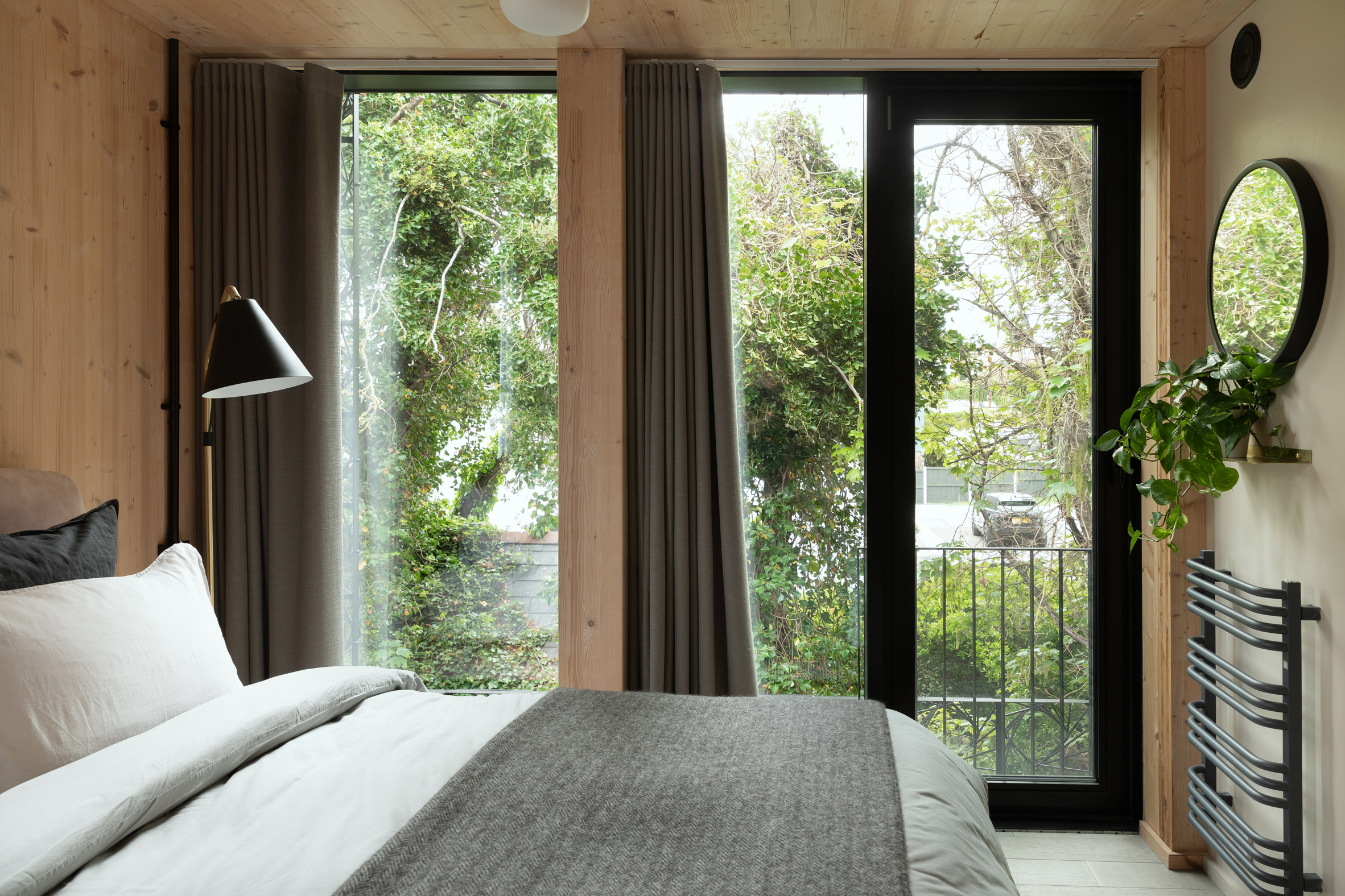 Sculptural steel screen invites nature to grow around Woven House in ...
