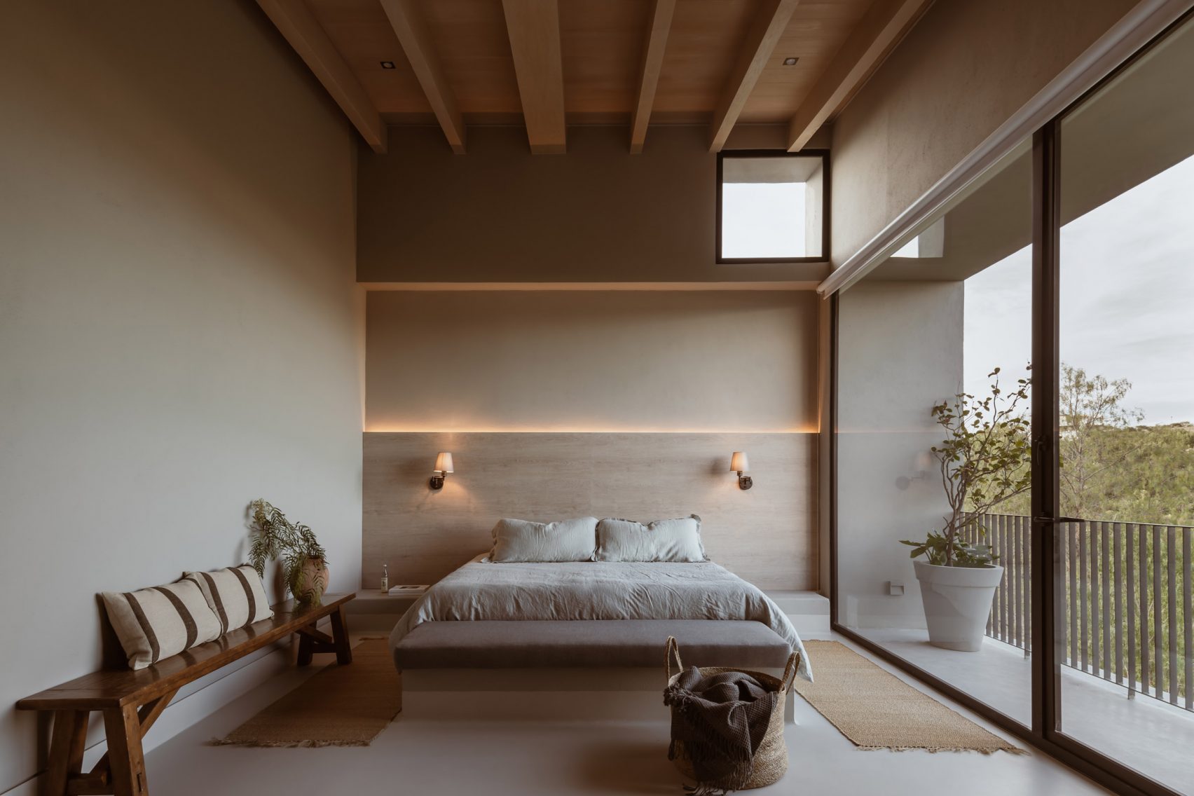 Romero De La Mora Includes Sunken Living Room In Airy Mexico City House