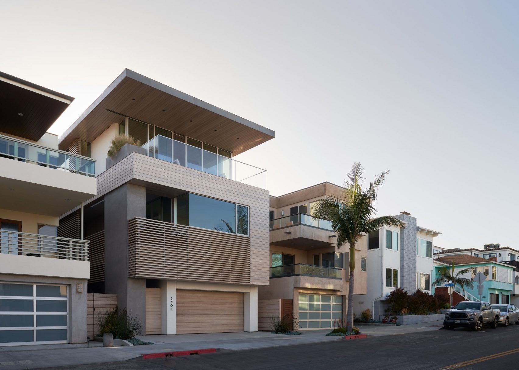 Montalba Architects prioritises nature at Manhattan Beach House ...