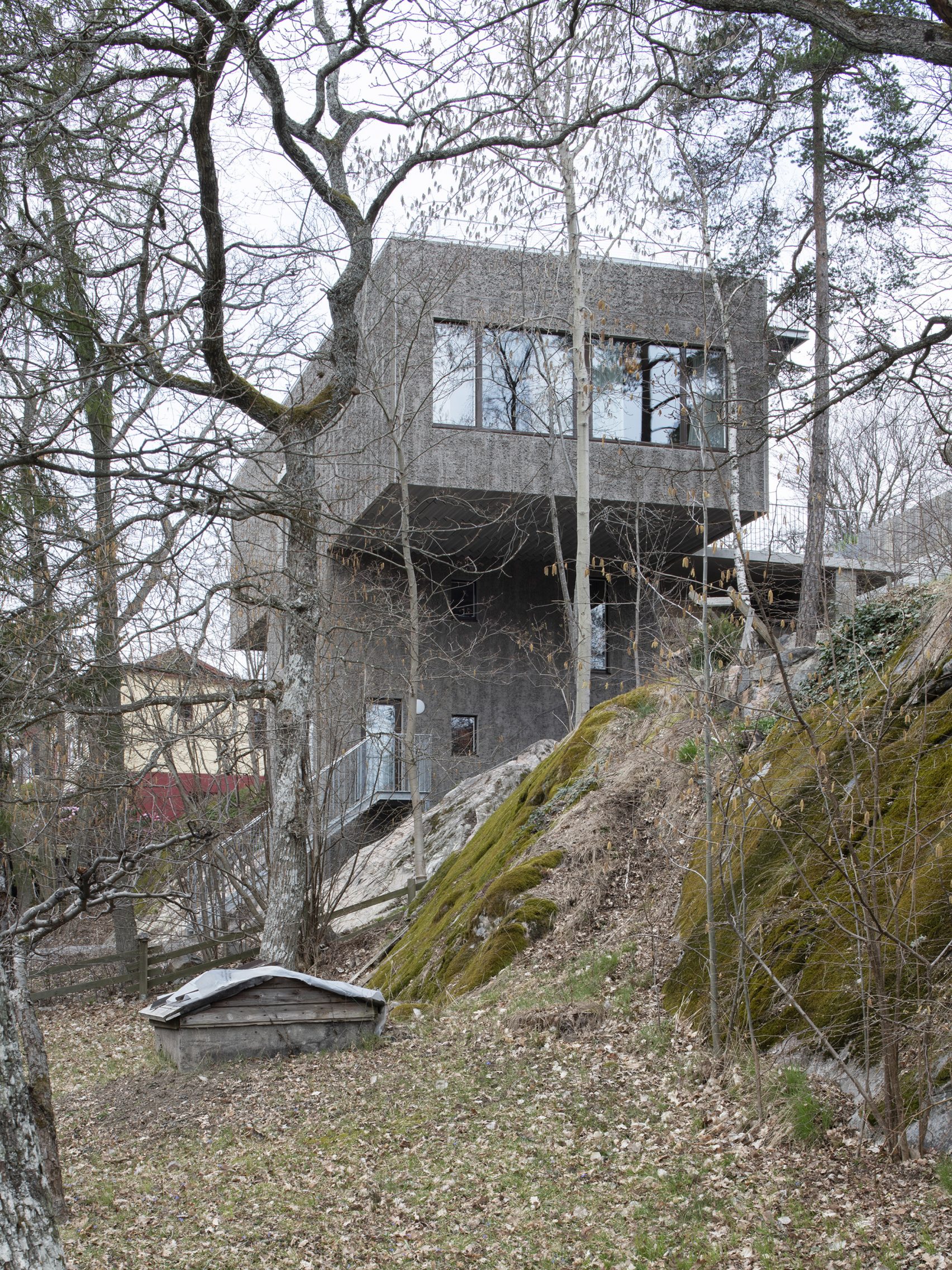 T Shaped House Nine T Shaped Volumes Rotate Within Family Residence By