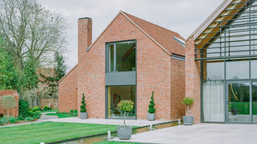 Fletcher Crane Architects places Lowater house overlooking River Thames