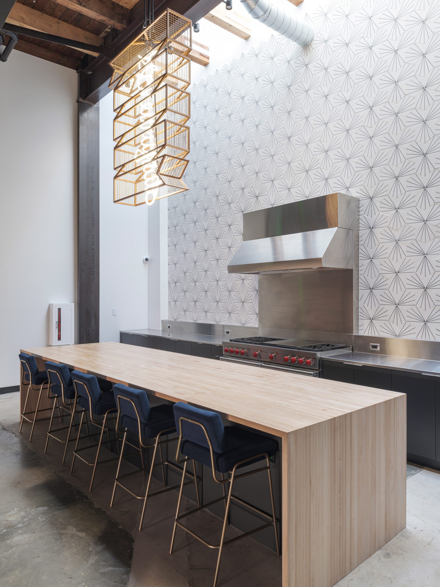 Robert Hutchinson Architecture transforma un edificio de Seattle de los ...