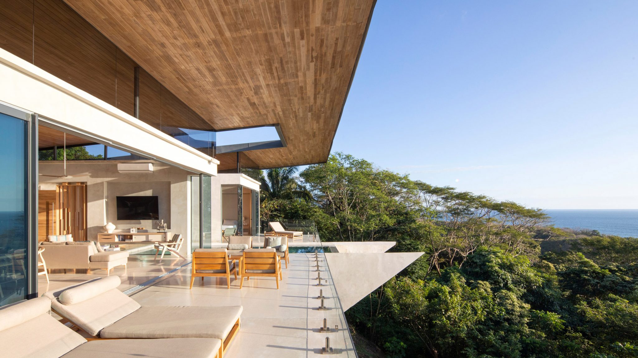 Eight relaxing beach houses with panoramic views
