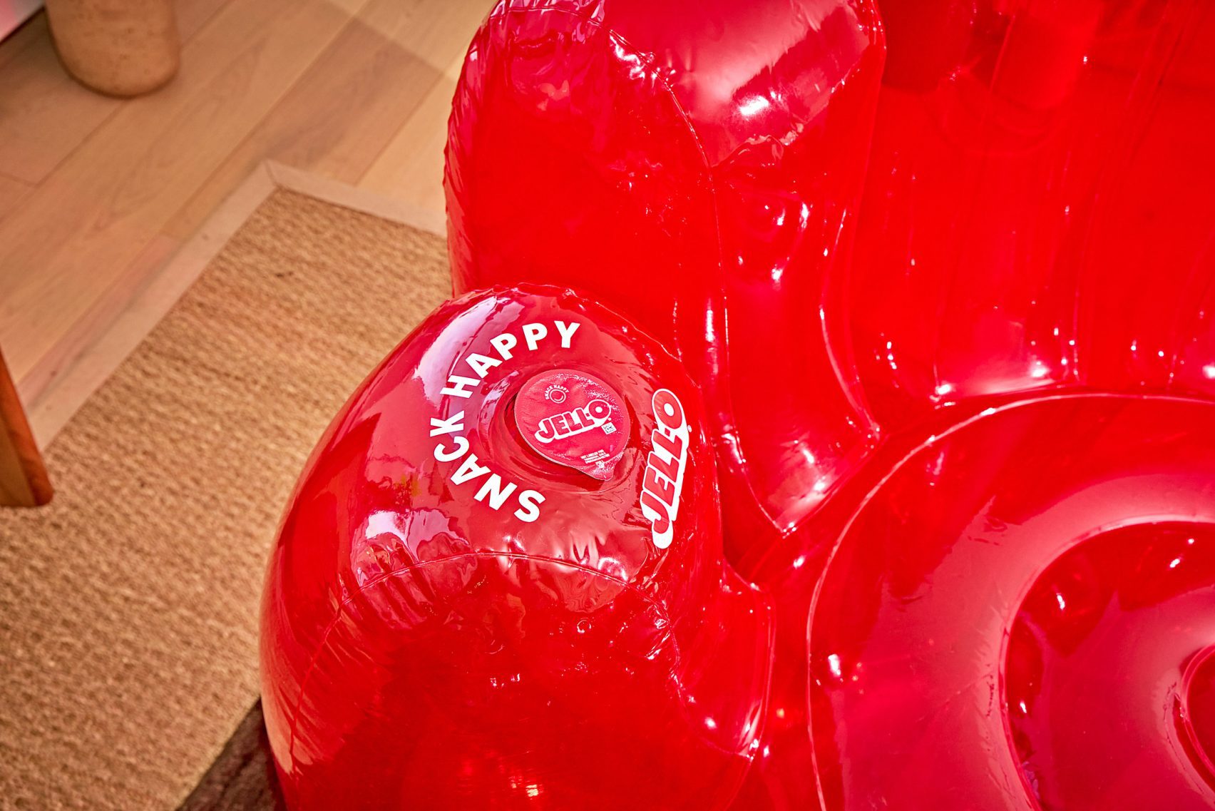 Jell-O crea una serie de sillas inflables basadas en “moldes icónicos ...