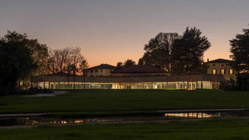 Carlo Ratti Associati shelters Mutti restaurant with "clod of earth"