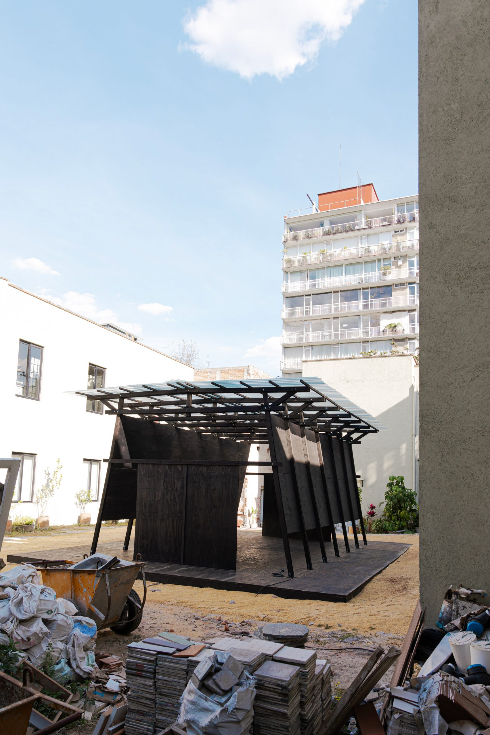 Lanza Arienzo Abascal creates Shou Sugi Ban pavilion in Mexico City