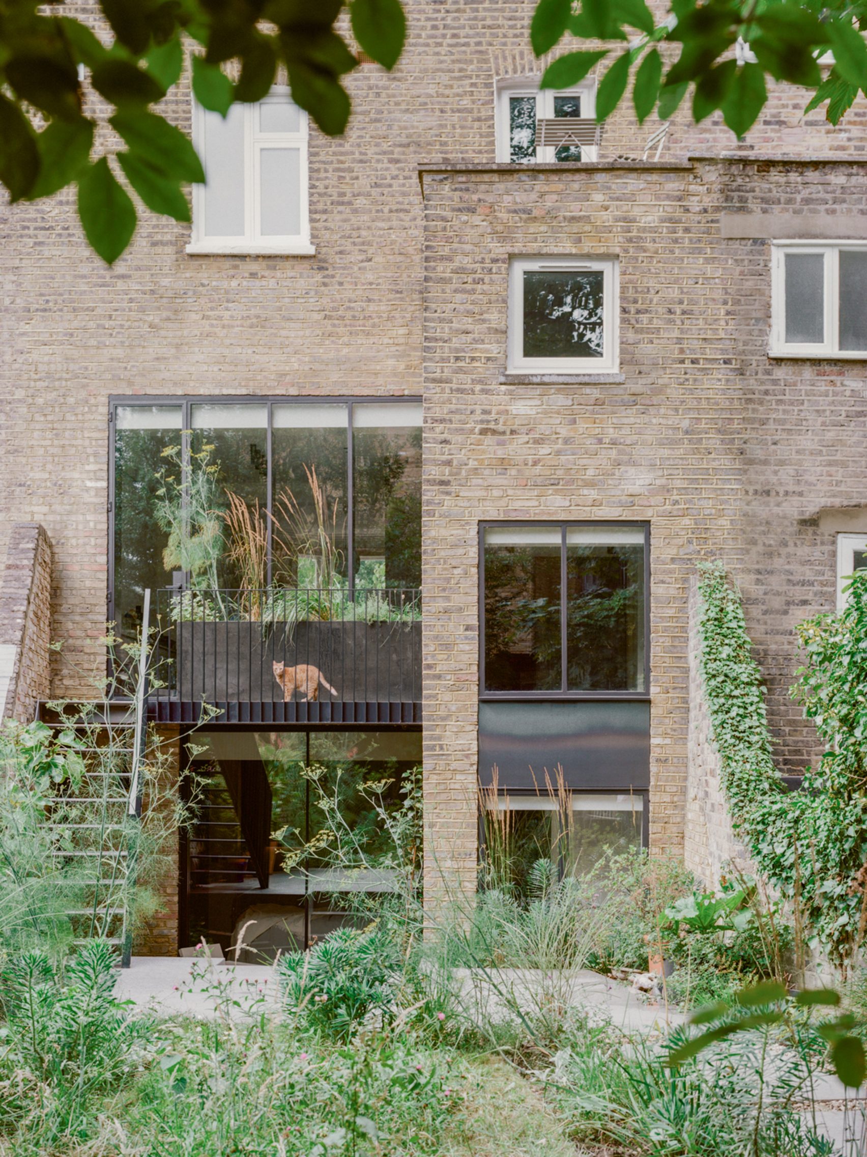 Studio Hallett Ike transforms BR House with series of "subtle adjustments"