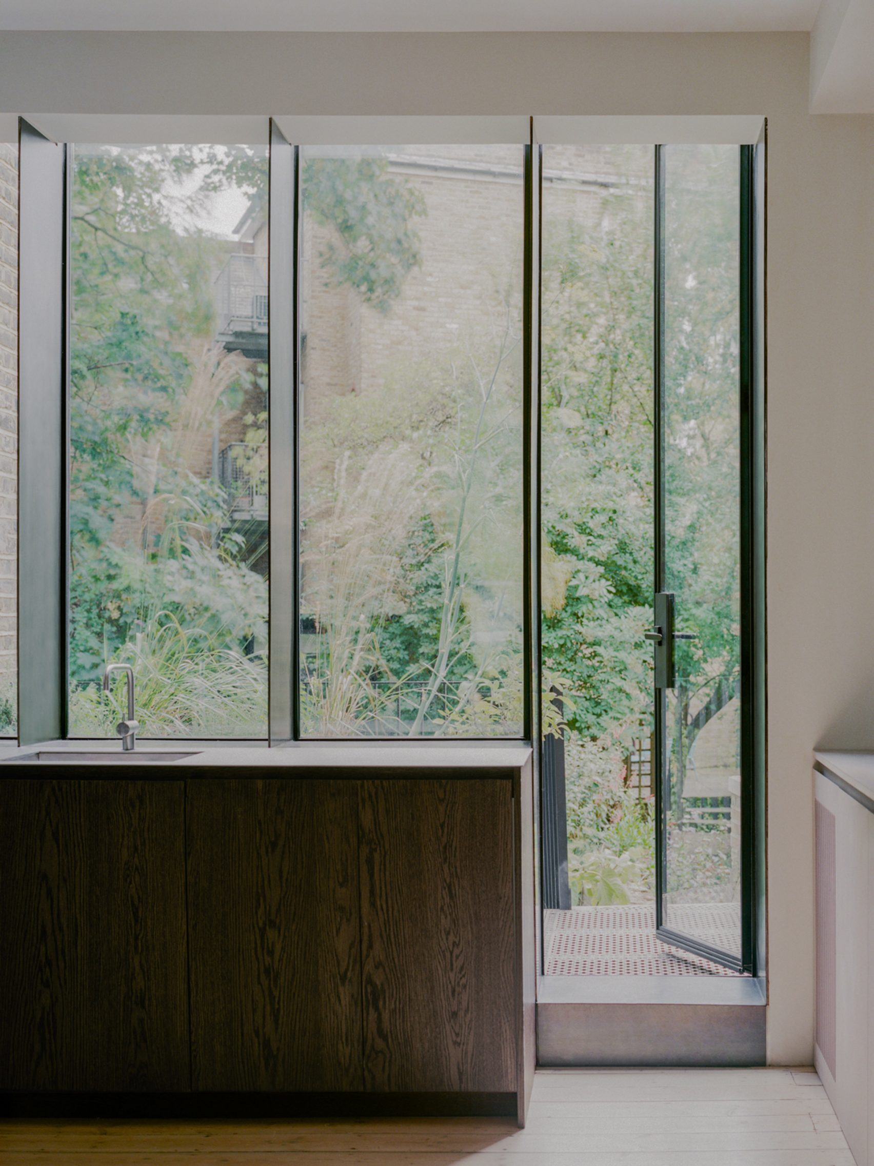 Studio Hallett Ike transforms BR House with series of "subtle adjustments"