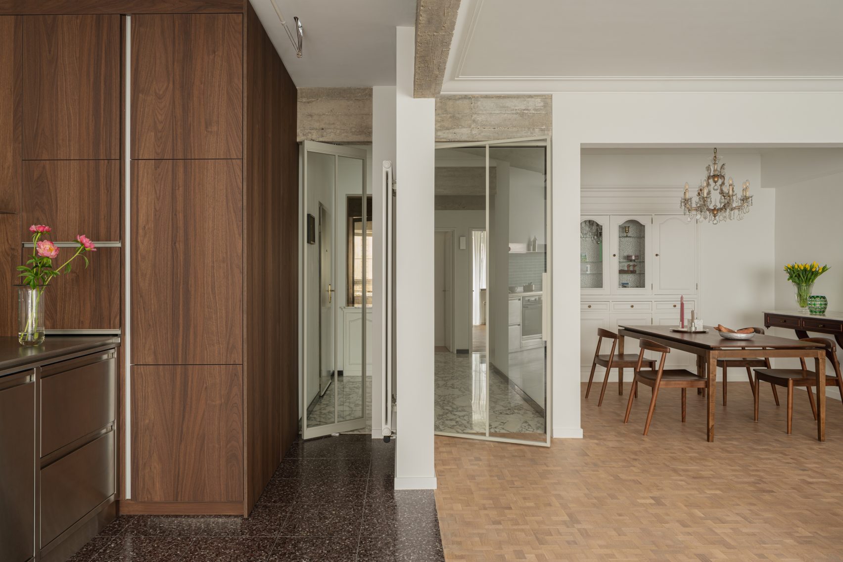 Weinbenami renovation "maintains soul" of modernist Antwerp apartment