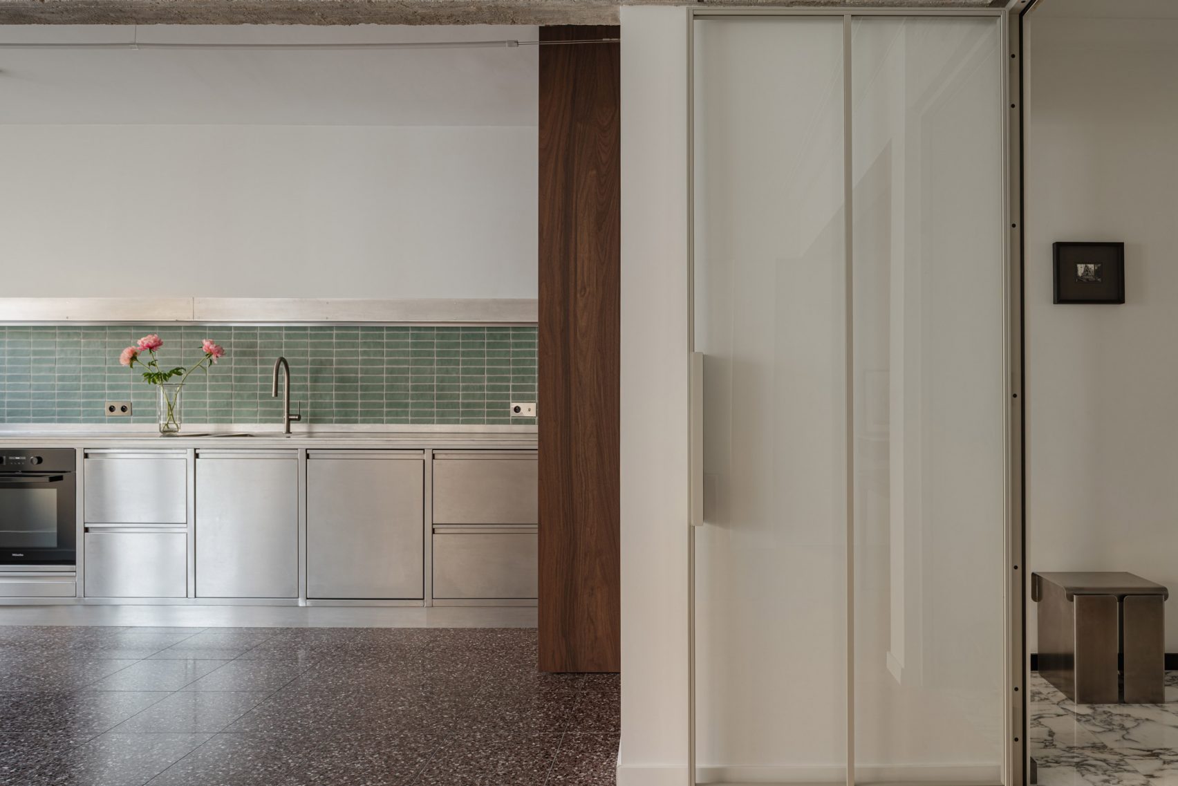 Weinbenami renovation "maintains soul" of modernist Antwerp apartment