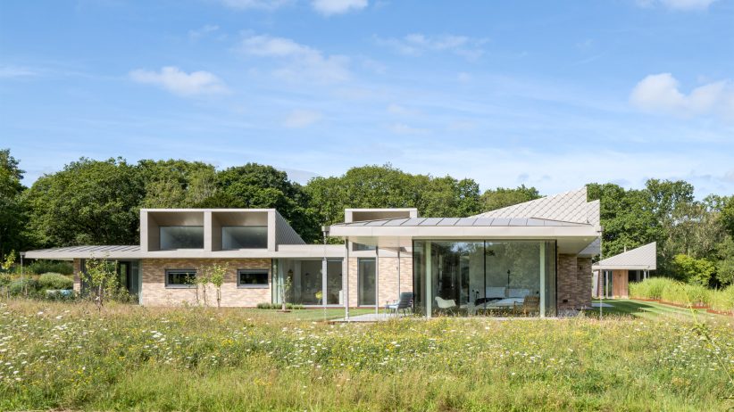 Nick Willson Architects lines Three Oaks Farm with steel-framed walkways