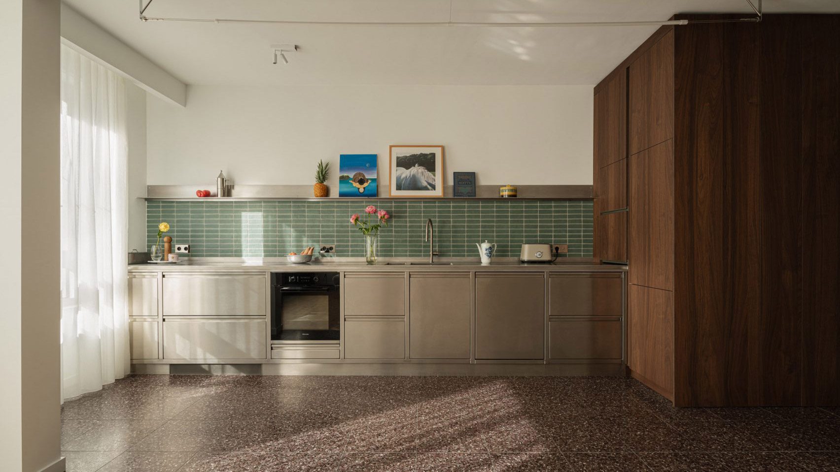 Weinbenami renovation "maintains soul" of modernist Antwerp apartment