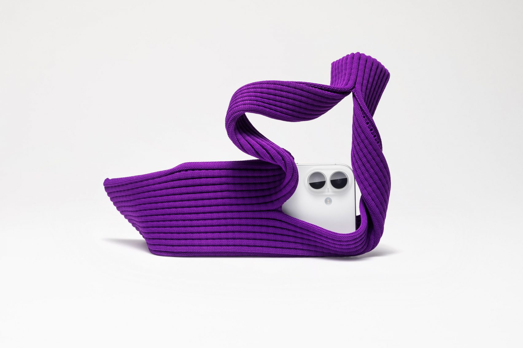 Apple and Issey Miyake create expandable iPhone Pocket