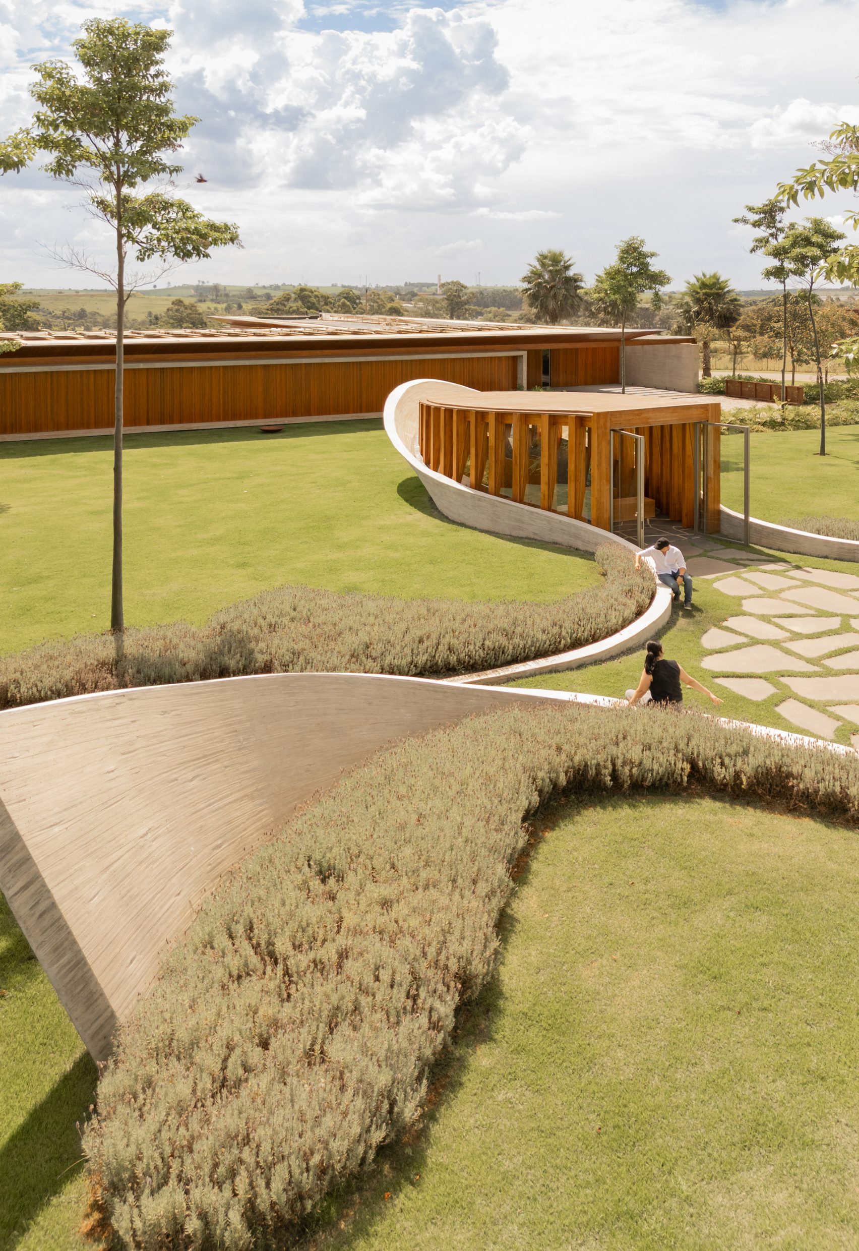 Felipe Caboclo Arquitectura designs private chapel in São Paulo