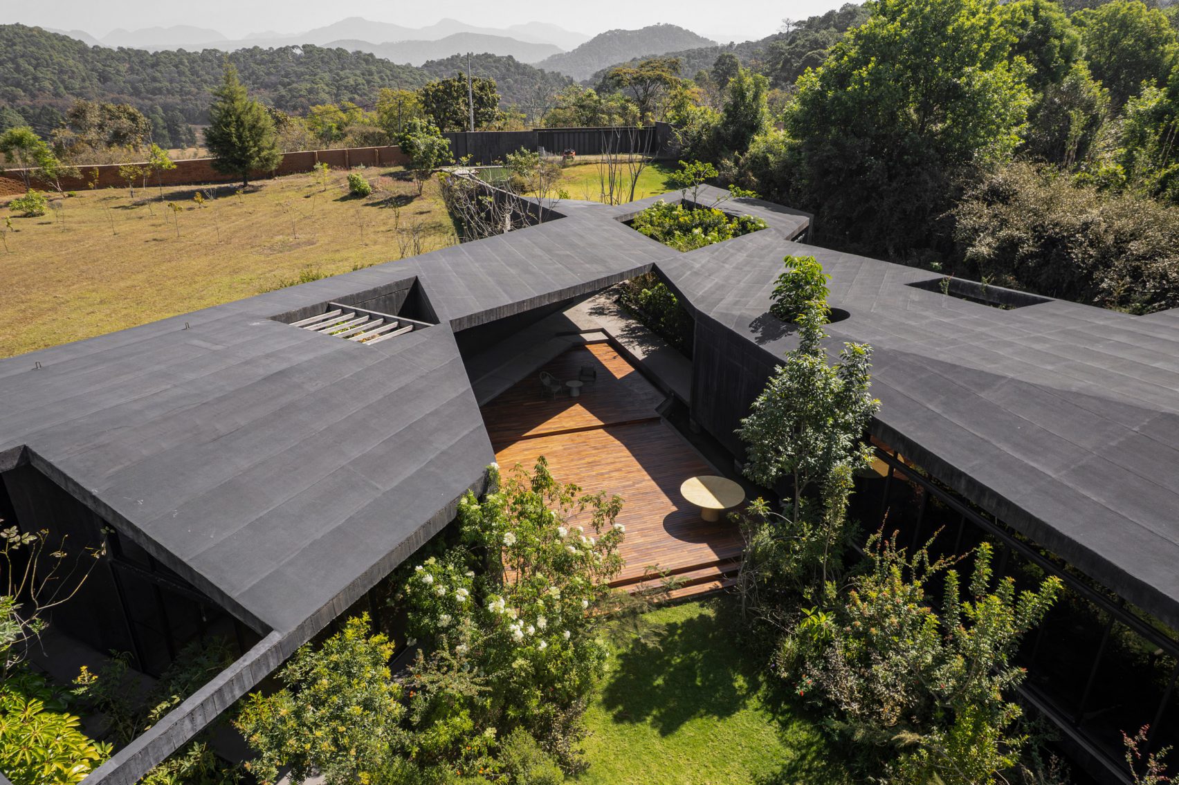 Taller Alberto Calleja uses black concrete for Casa Mavra in Mexico
