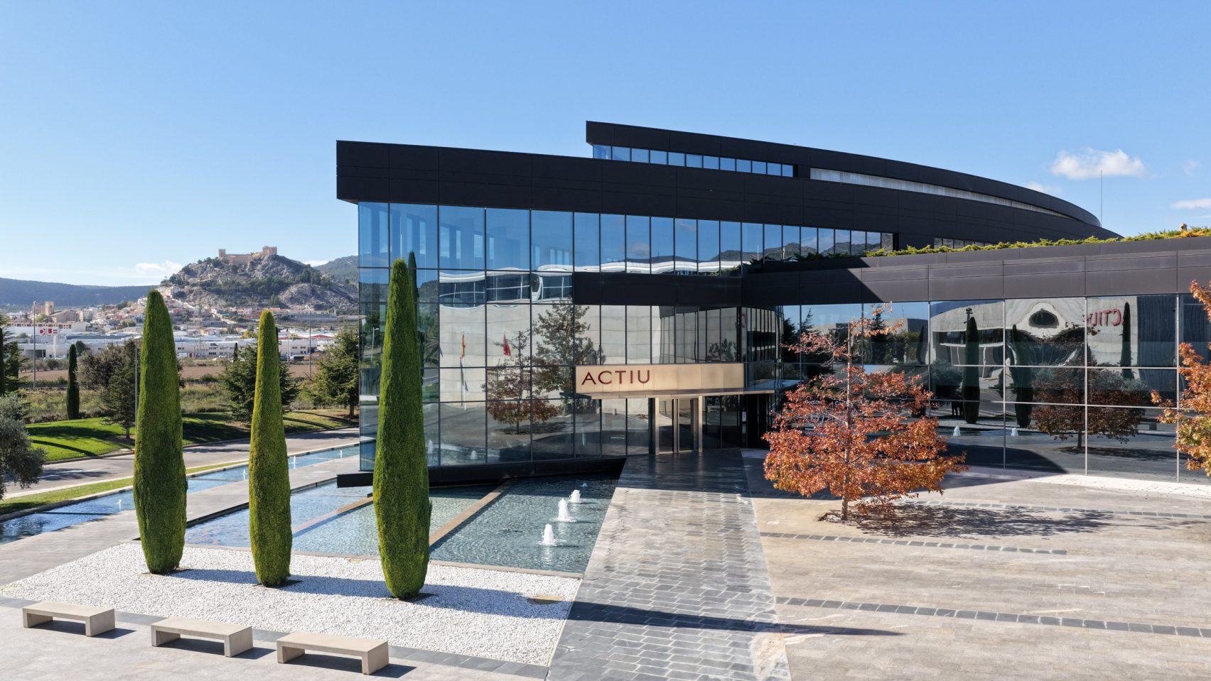 Actiu headquarters a "model of healthy industrial architecture"