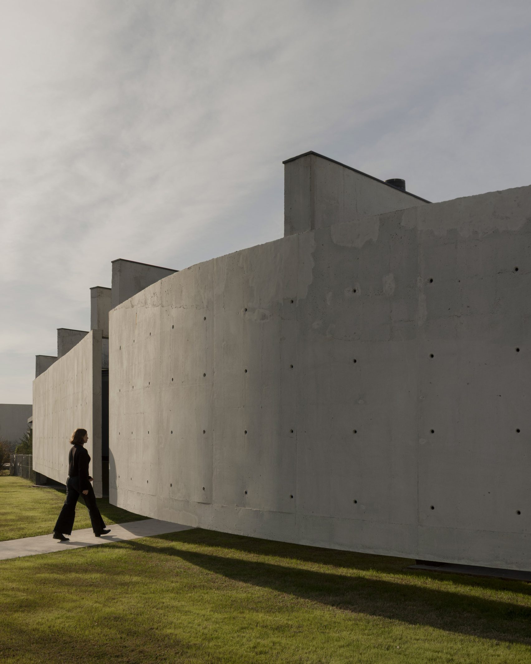 Además Arquitectura uses wall for Casa Alba II in Buenos Aires