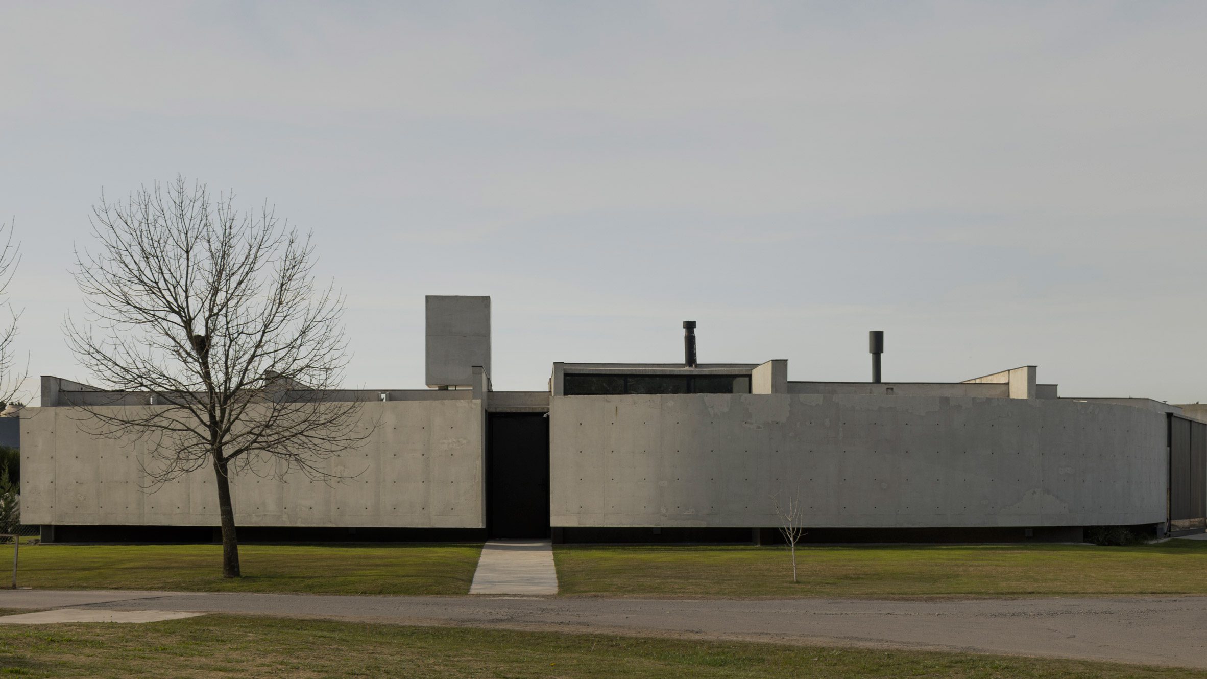 Además Arquitectura uses wall for Casa Alba II in Buenos Aires