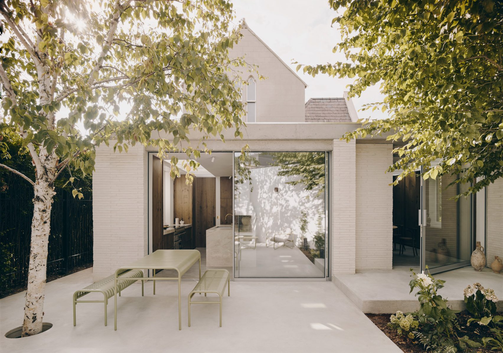 Studio Hallett Ike extends Victorian lodge in London cemetery