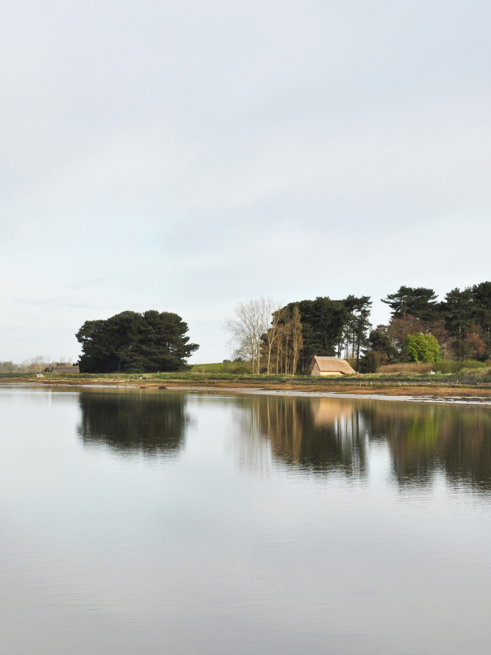 Richard Parr Associates tops Alde Boathouse with thatched roof