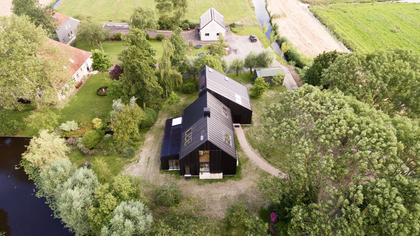 Bastiaan Jongerius Architecten renovates Longhouse Farm