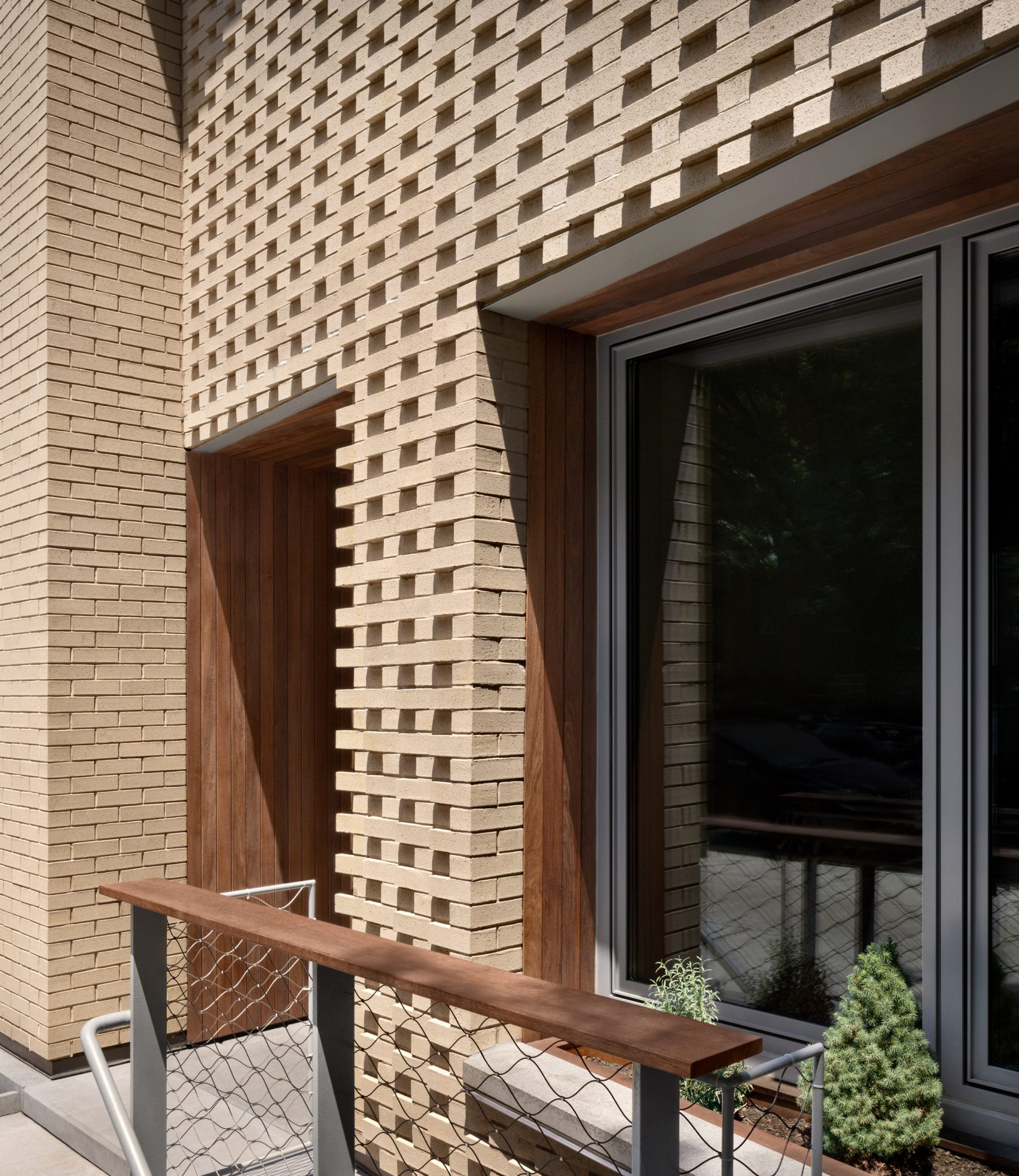 Pliskin Architecture interlocks units in Brooklyn townhouse